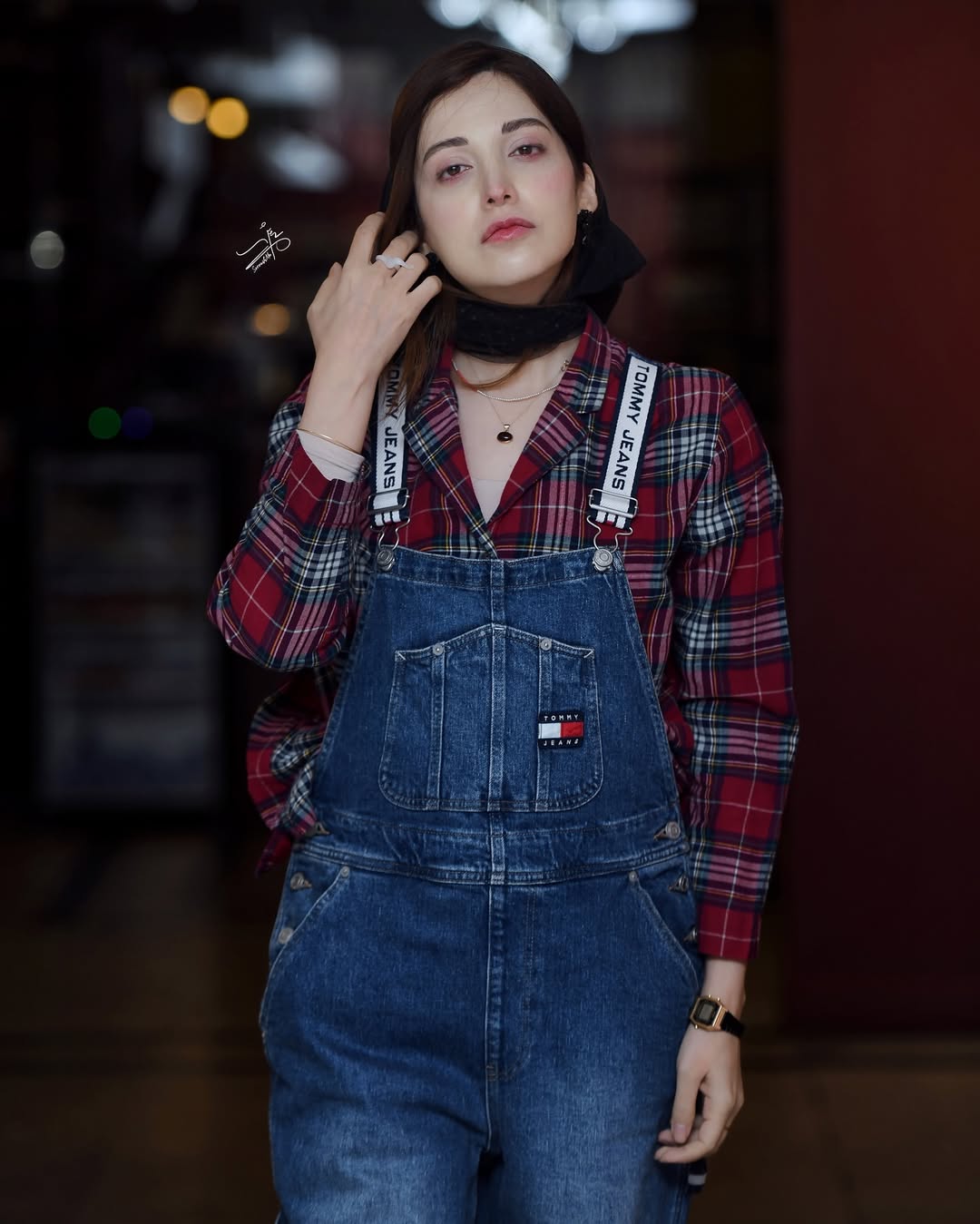 بیوگرافی کامل روشنک گرامی، زندگی شخصی و ماجرای نجاتش از دست تهیه کننده ...